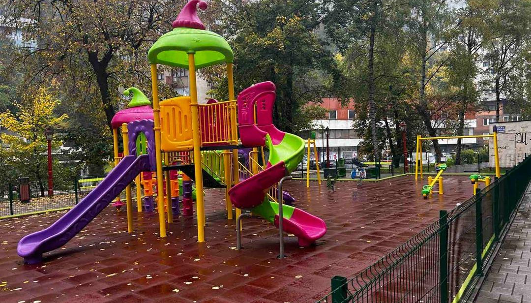 Novo dječije igralište svečano otvoreno u Varešu na Nacionalni dan ...